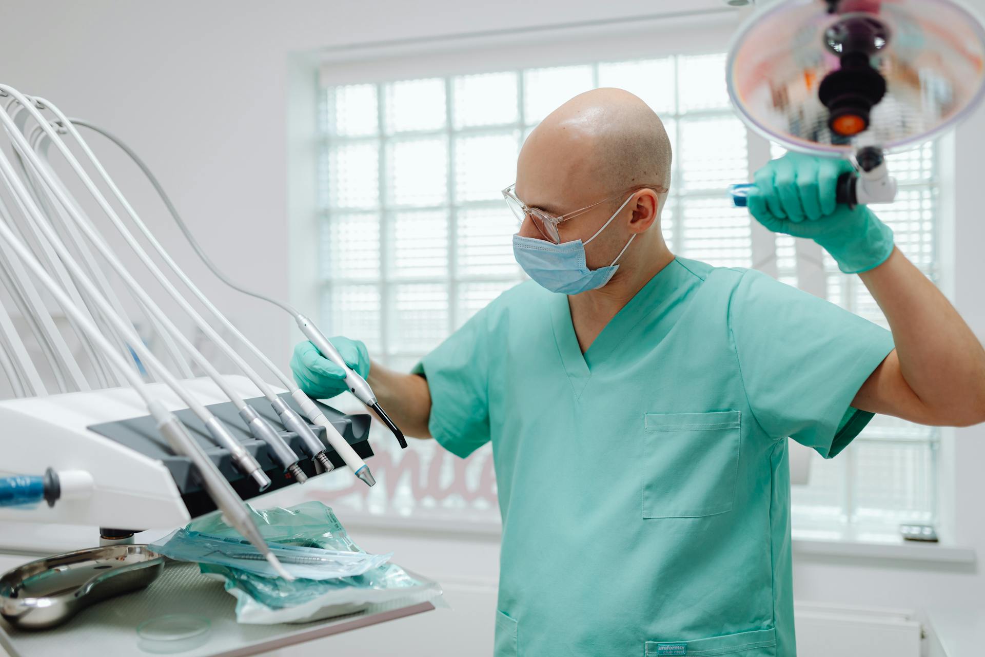 The difference between recovery after implants with laser and ...